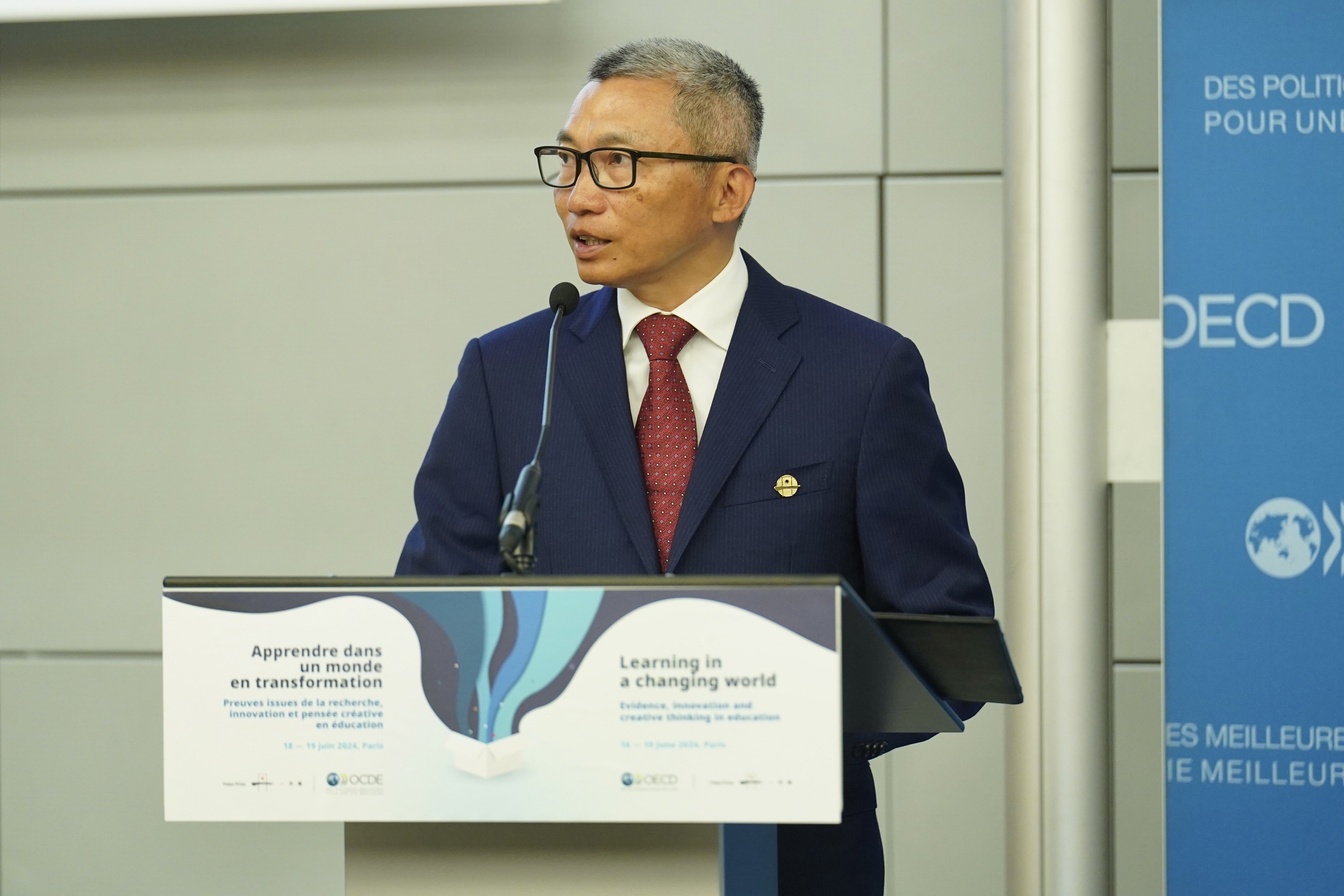 Founder of the Yidan Prize gives welcome remarks at 'Learning in a ...